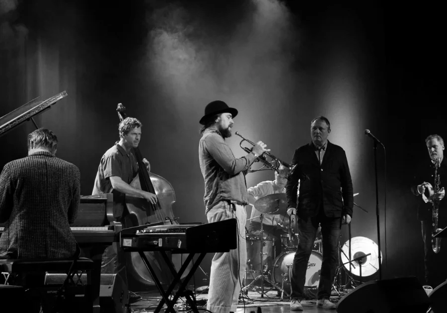 Magnus Carlson & The Moon Ray Quintet - Maxim Stockholm